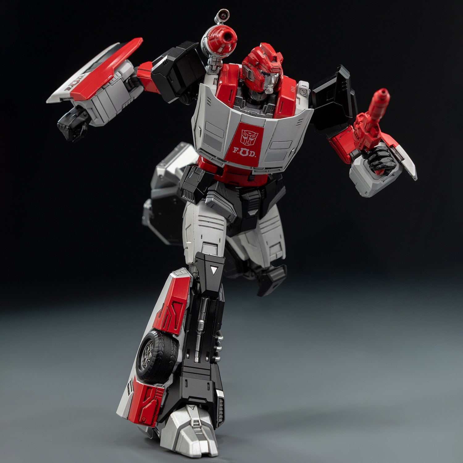 PRE-ORDER threezero - MDLX - Transformers - Red Alert